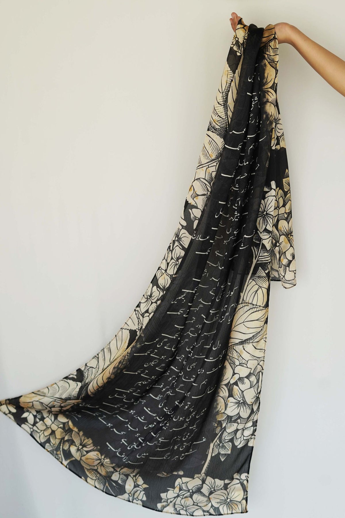 Shop Scarves For Women In Pakistan | Manto