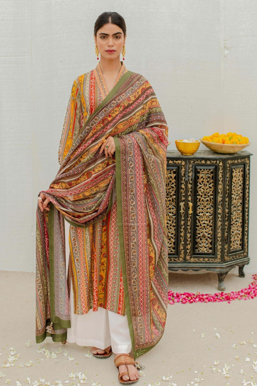 Dupattas For Women Online In Pakistan | Manto