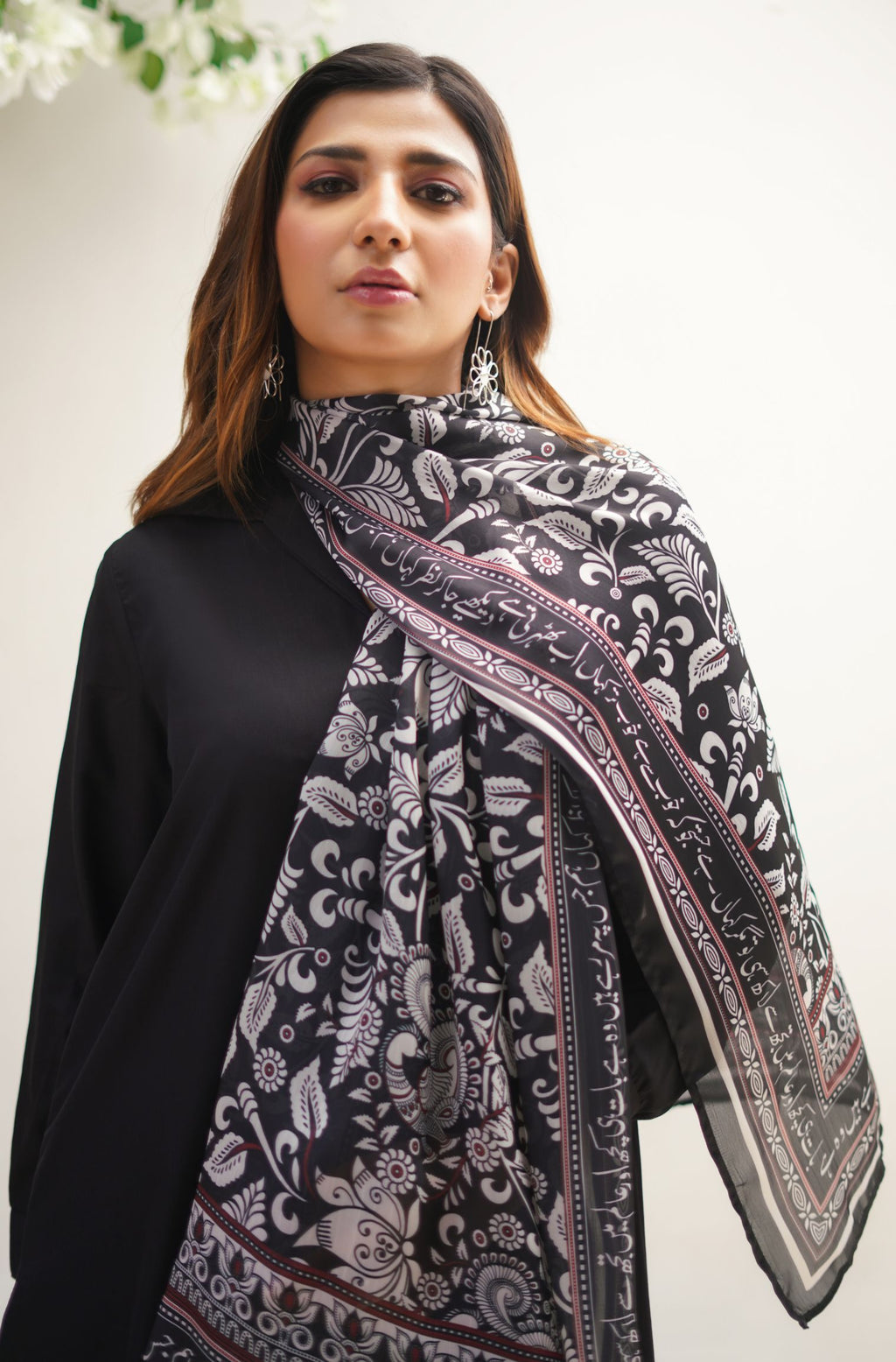 Nayaab Scarf - Rich Black – Manto