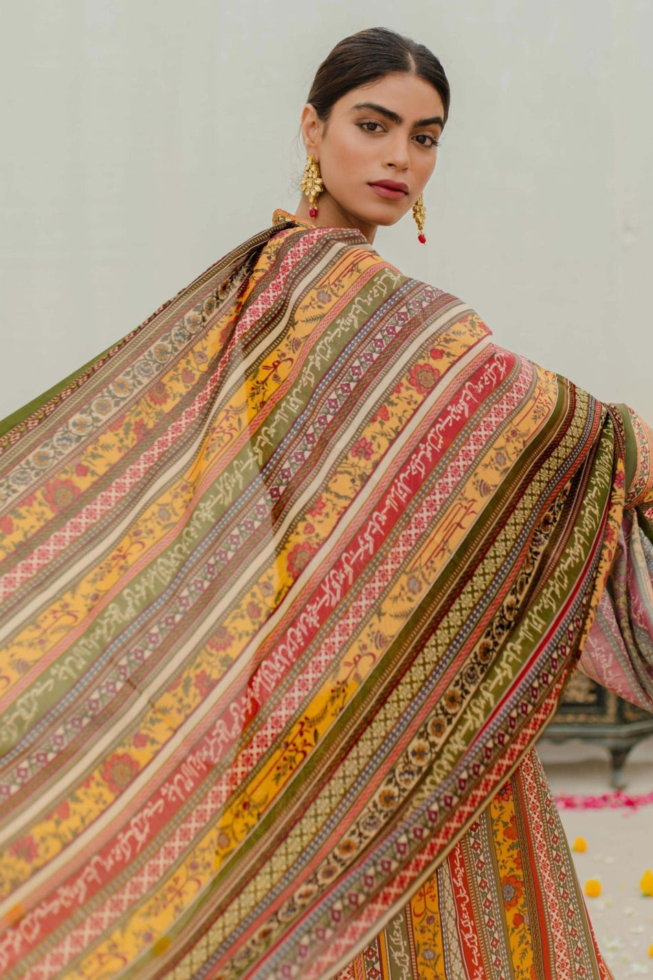 Dupattas For Women Online In Pakistan | Manto